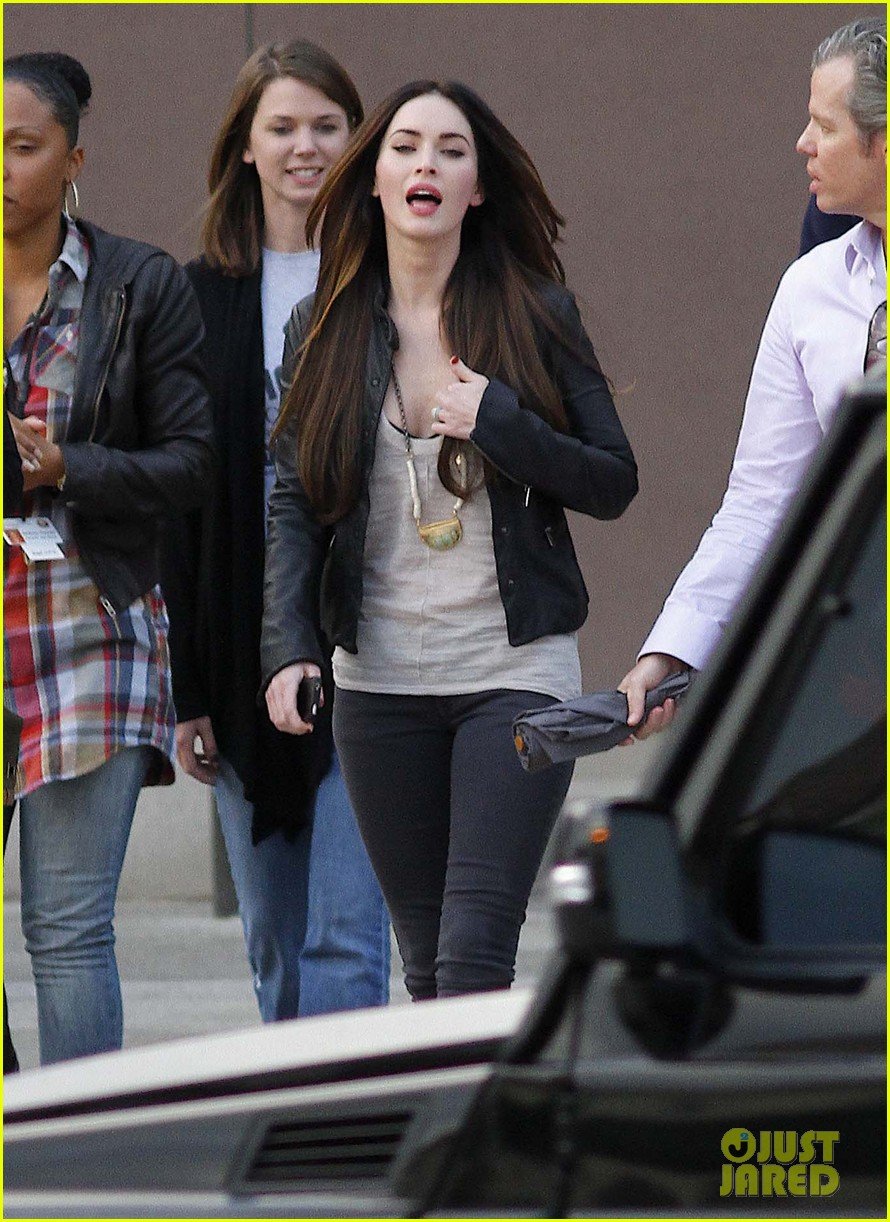 Megan Fox & Brian Austin Green: Veterans Visit!: Photo 2599440 | Brian ...