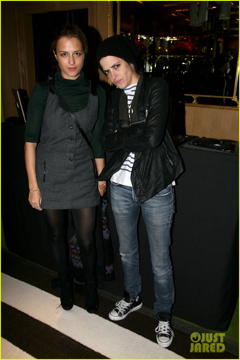 Mindy Kaling: Tory Burch Book Launch!: Photo 2596050 | Annie Ladino ...