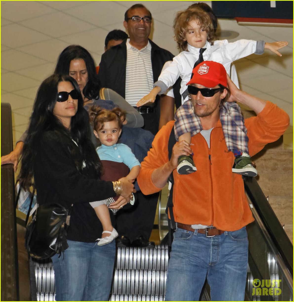 Matthew McConaughey: LAX Landing With the Family!: Photo 2604052 ...