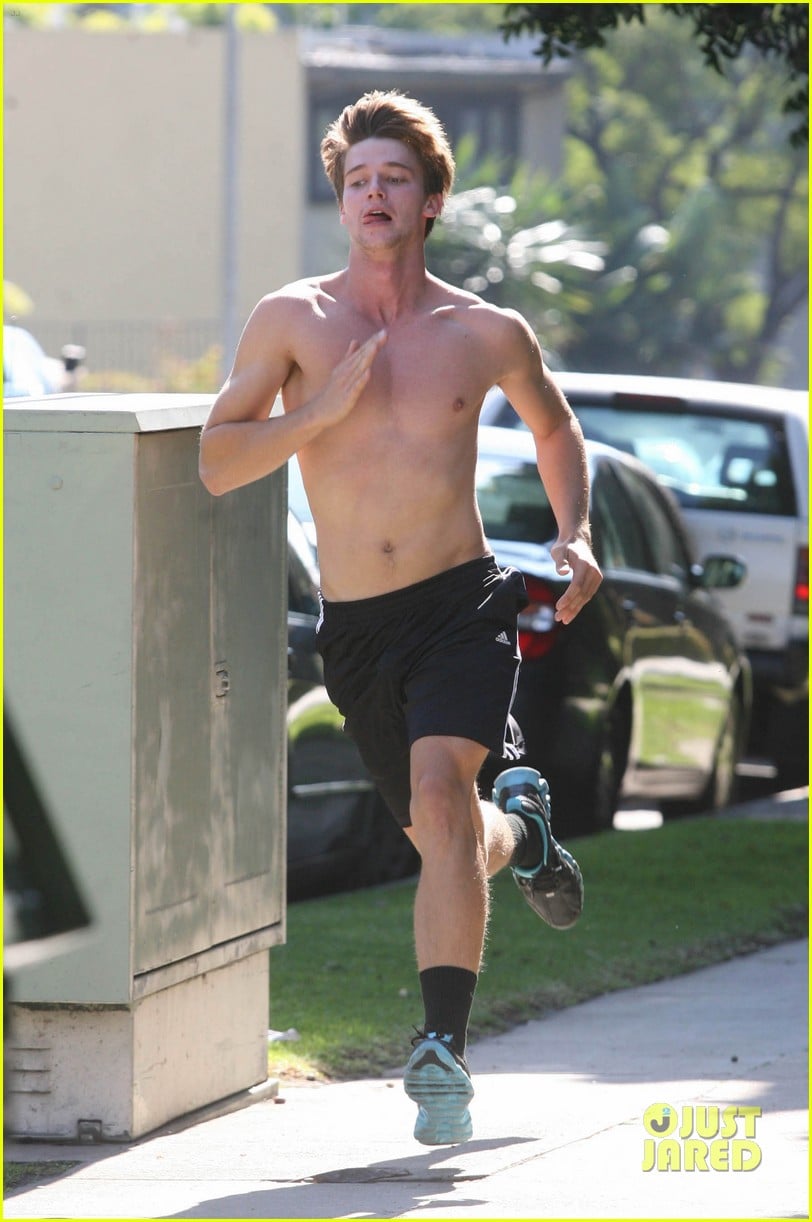 Patrick Schwarzenegger: Shirtless Run: Photo 2597053 | Patrick ...