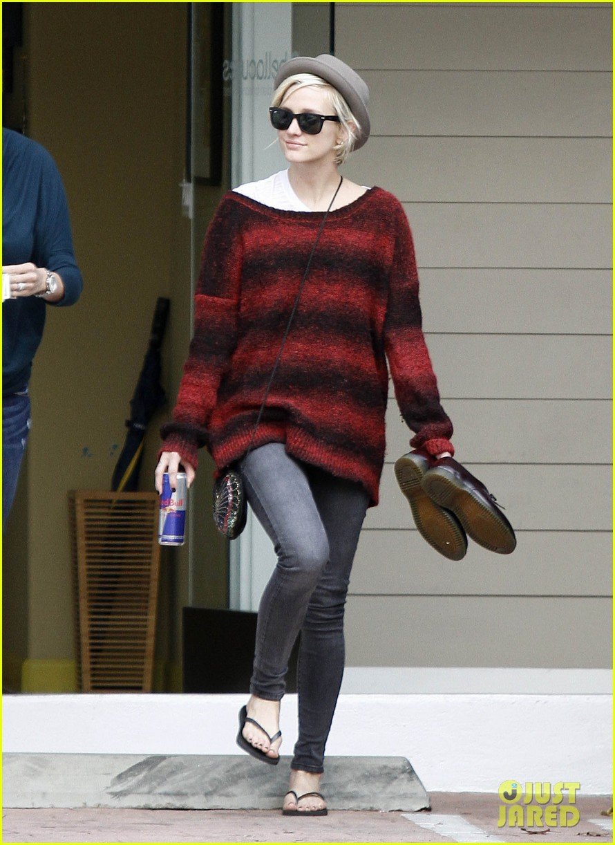 Ashlee Simpson: Manicure with a Gal Pal!: Photo 2610322 | Ashlee ...