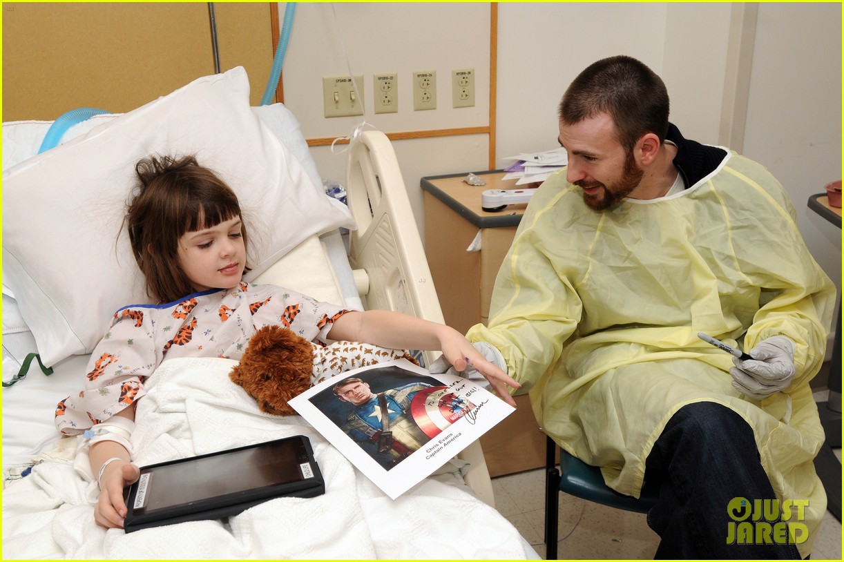 Chris Evans: Children's Hospital Visit!: Photo 2613239 | Chris Evans Photos | Just Jared ...