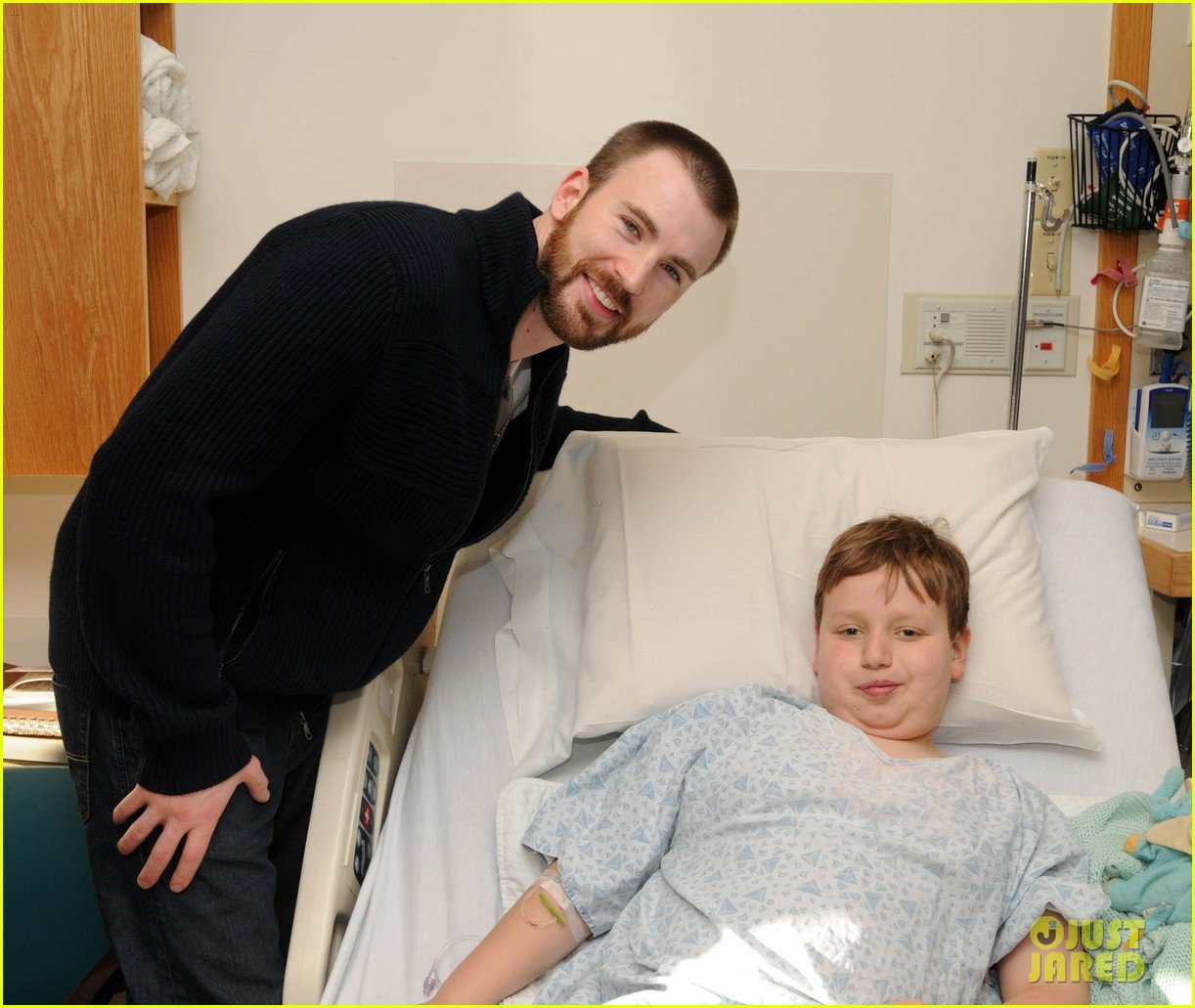 Chris Evans: Children's Hospital Visit!: Photo 2613241 | Chris Evans Photos | Just Jared ...