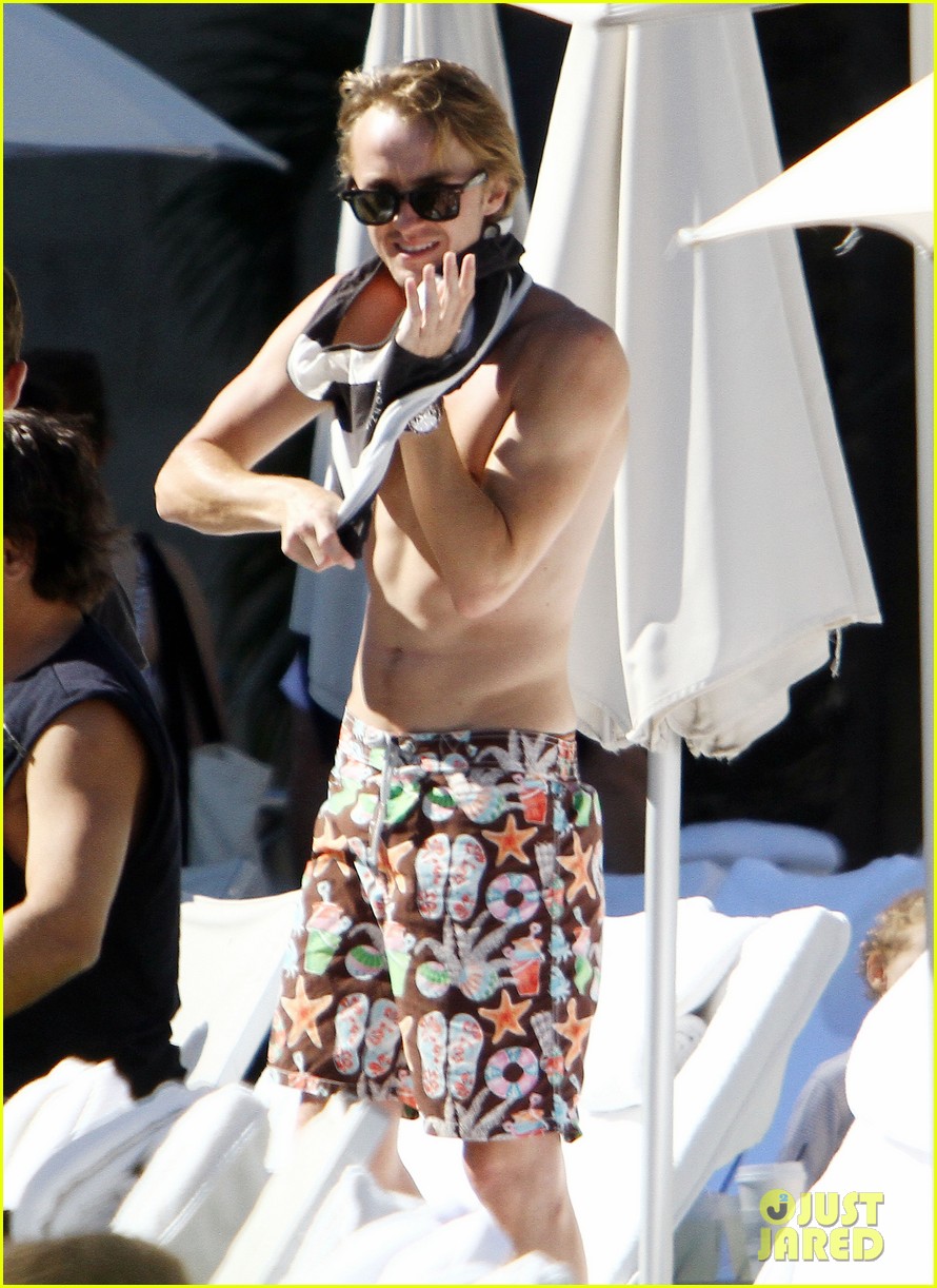 Tom Felton: Shirtless Miami Beach Time!: Photo 2613043 | Jade Olivia, Shirtless, Tom Felton ...