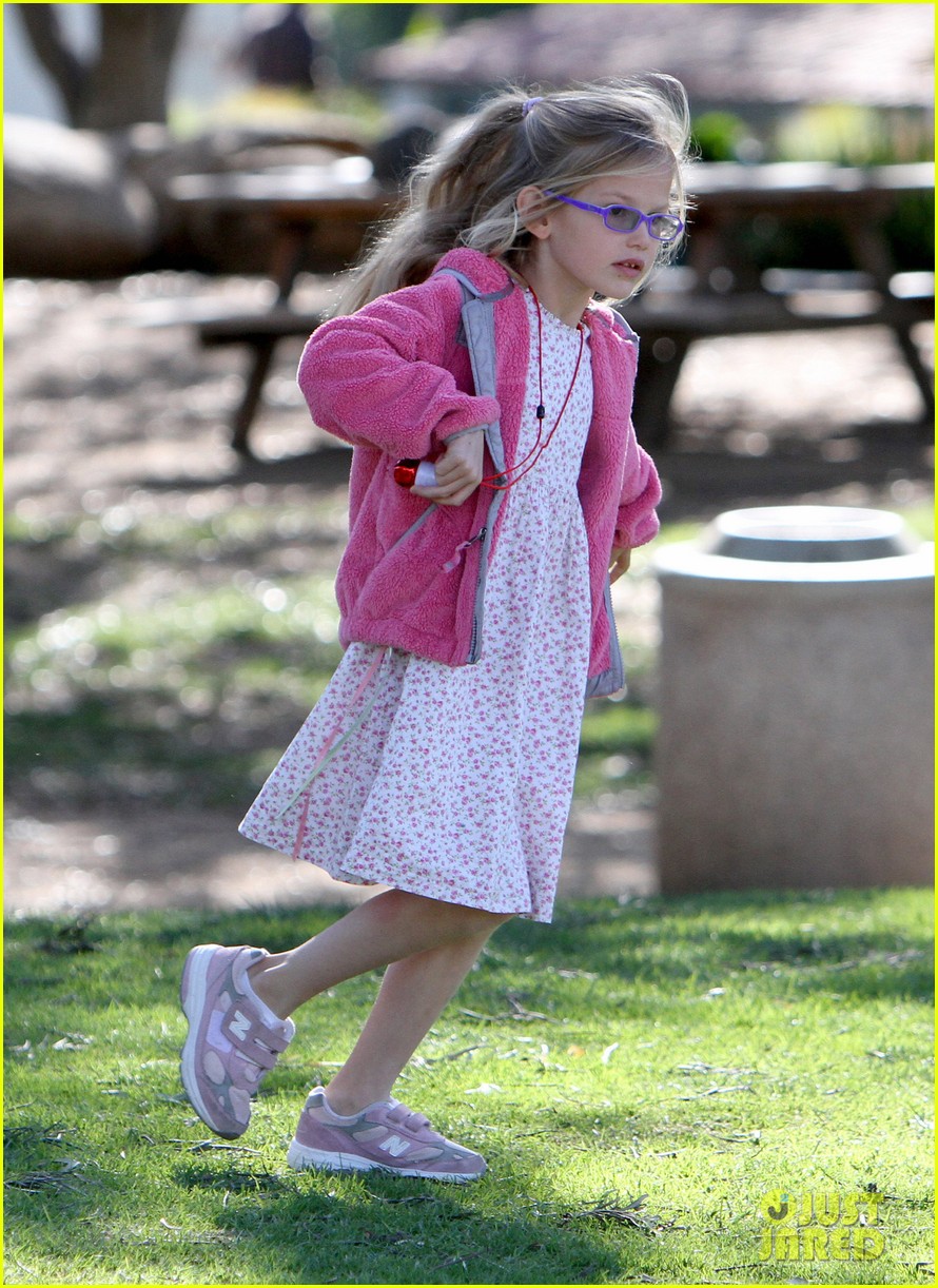 Jennifer Garner: Park Playtime with Violet & Seraphina!: Photo 2606823 ...