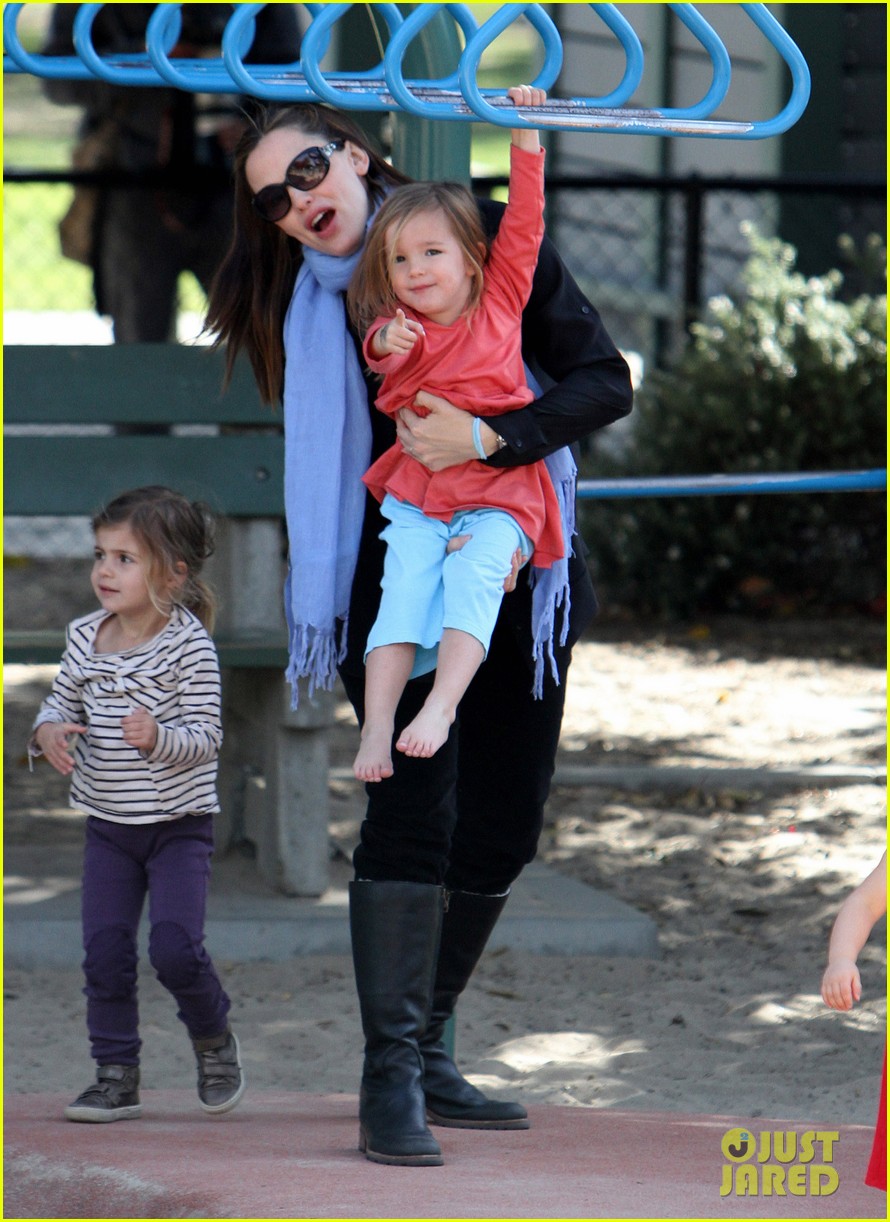 Jennifer Garner: Park Playtime with Violet & Seraphina!: Photo 2606826 ...