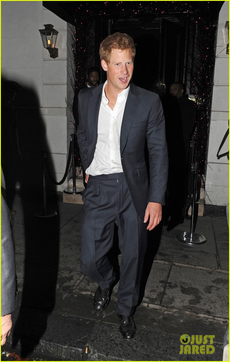 Prince Harry & Chelsy Davy: Brompton Club Exit: Photo 2605956 | Chelsy ...