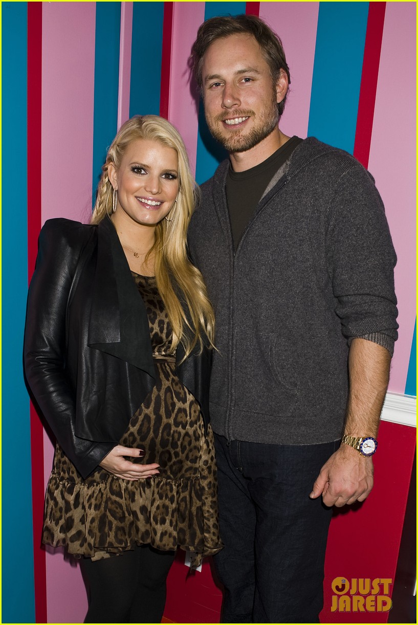 Jessica Simpson & Ashlee Celebrate 'Jessica Simpson Girls' in NYC ...