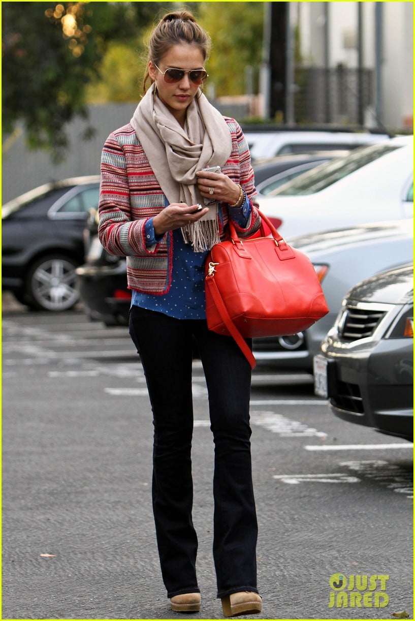 Jessica Alba: 'Extra' Interview at The Grove!: Photo 2622058 | Jessica ...