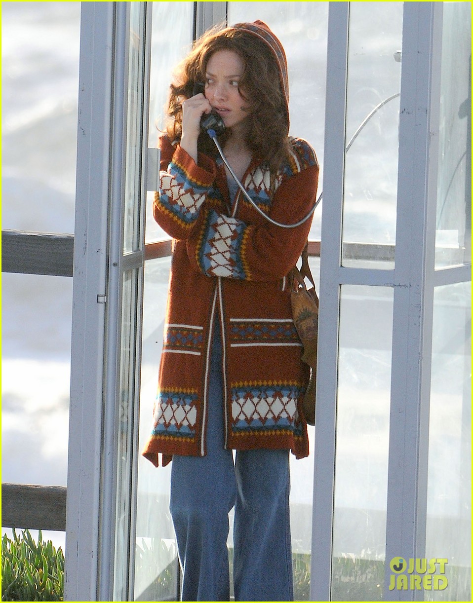 Amanda Seyfried: Phone Booth Scenes for 'Lovelace': Photo 2620926 ...