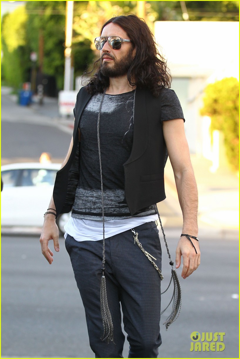 Russell Brand: 'The Hauntrepreneur' Star!: Photo 2625700 | Russell ...