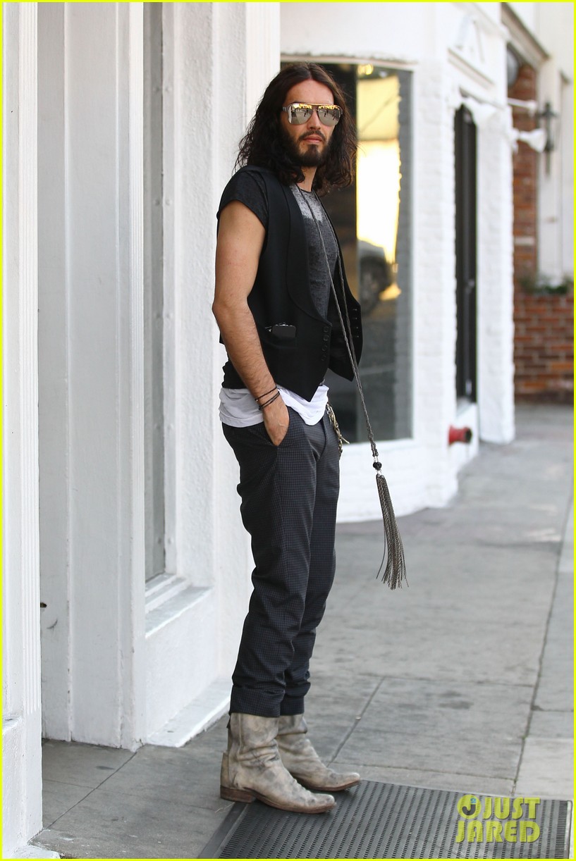 Russell Brand: 'The Hauntrepreneur' Star!: Photo 2625703 | Russell ...