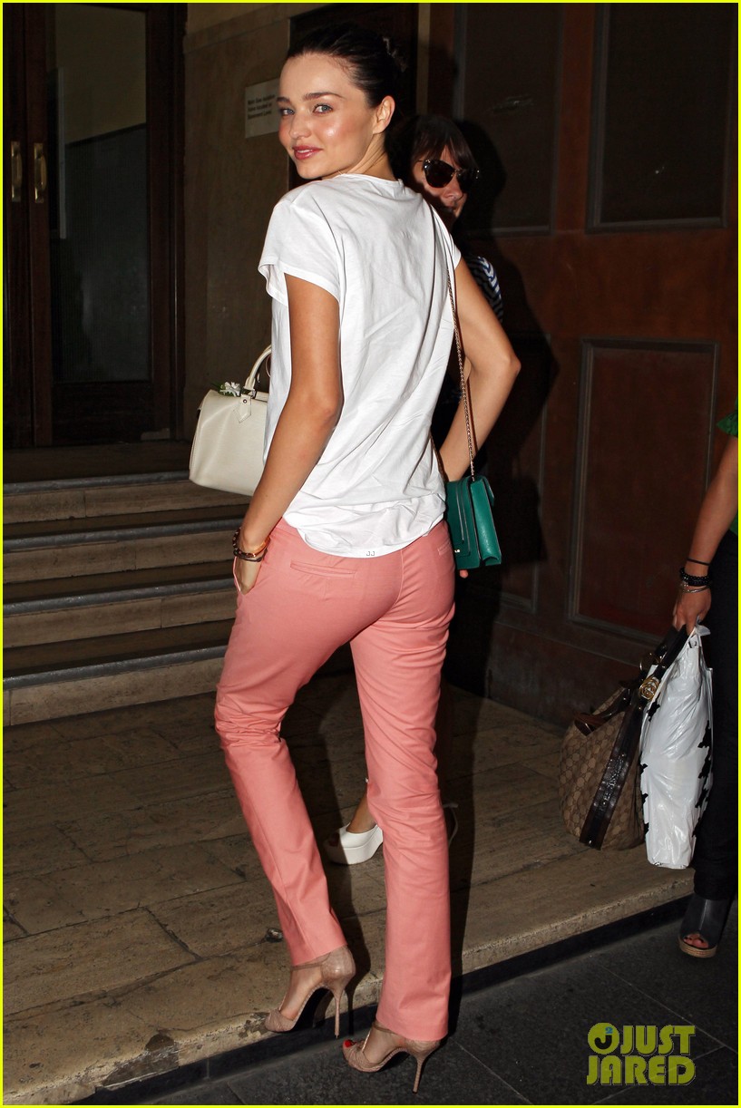 Miranda Kerr Smiles in Sydney: Photo 2629530 | Miranda Kerr Photos ...