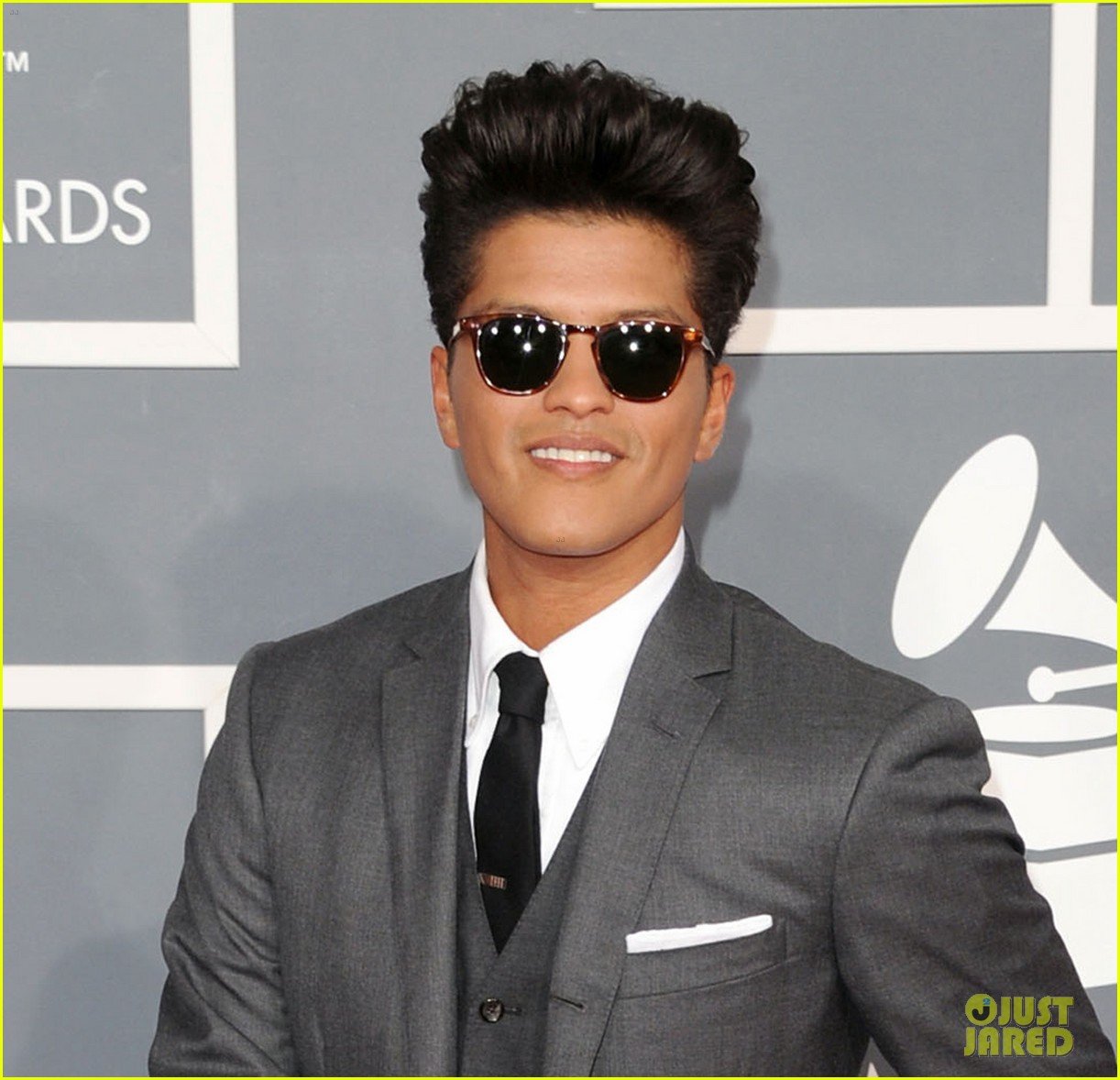 Bruno Mars - Grammys 2012 Red Carpet: Photo 2628167 | 2012 Grammy ...