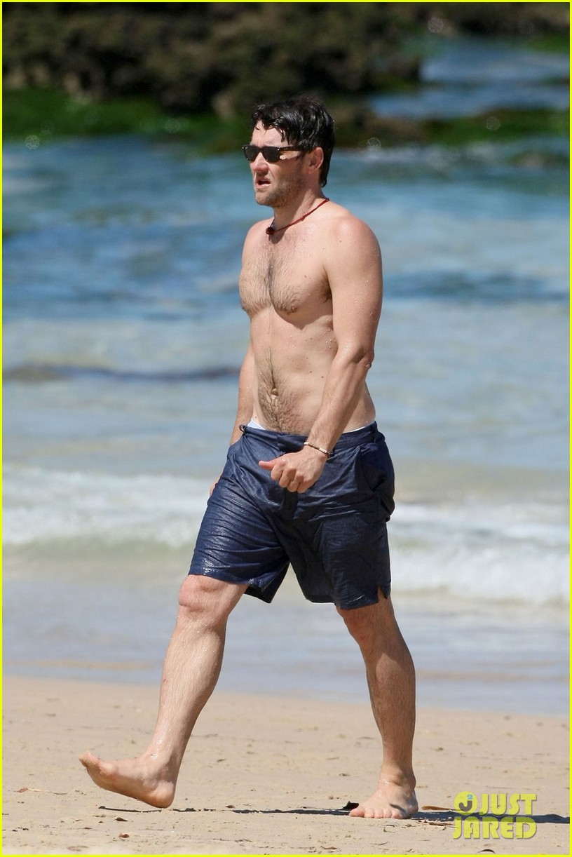 Joel Edgerton: Shirtless Dip at Bondi Beach!: Photo 2636144 | Joel ...