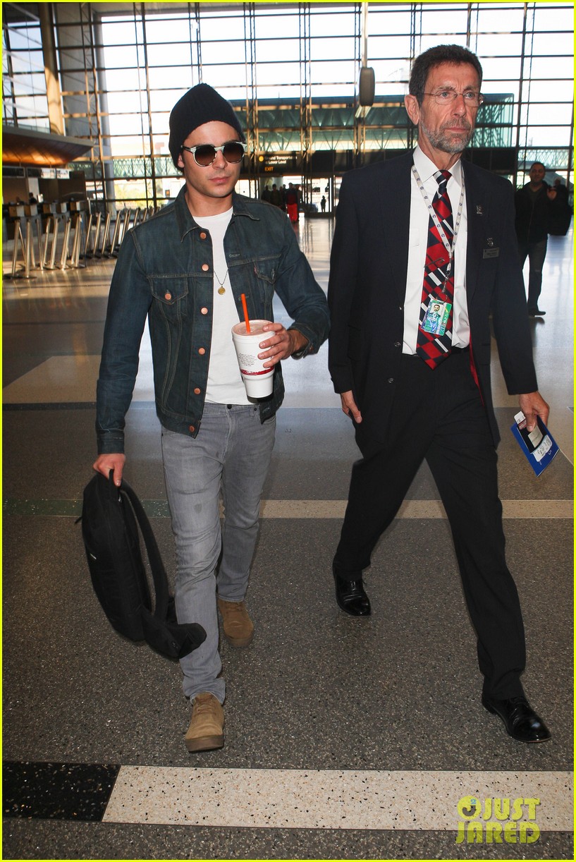 Zac Efron Sings Beach Boys' 'Barbara Ann' on 'Conan': Photo 2636628 ...