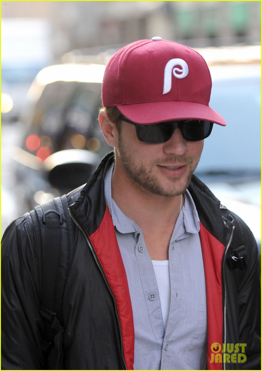 Ryan Phillippe: Phillies Fan!: Photo 2637024 | Ryan Phillippe Photos ...