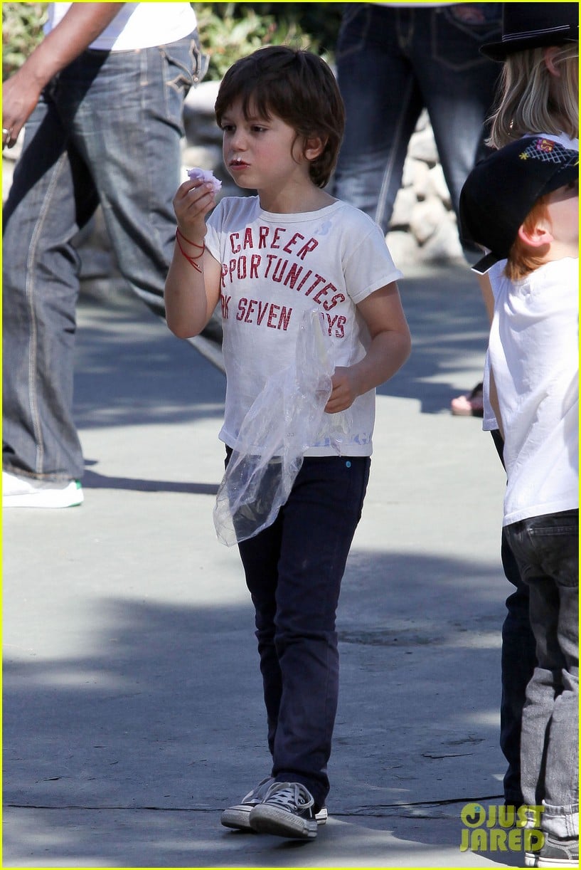 Gwen Stefani: Knott's Berry Farm with Kingston & Zuma!: Photo 2635842 ...