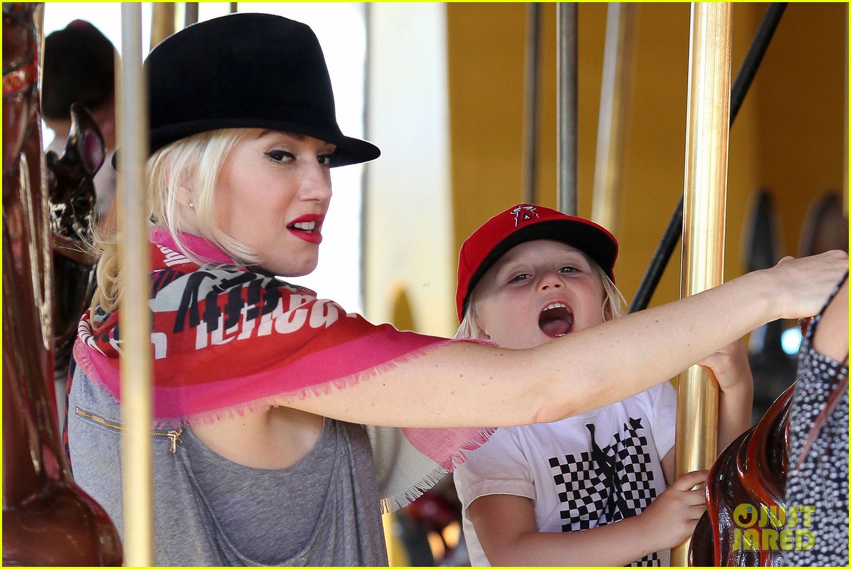 Gwen Stefani: Knott's Berry Farm with Kingston & Zuma!: Photo 2635843 ...