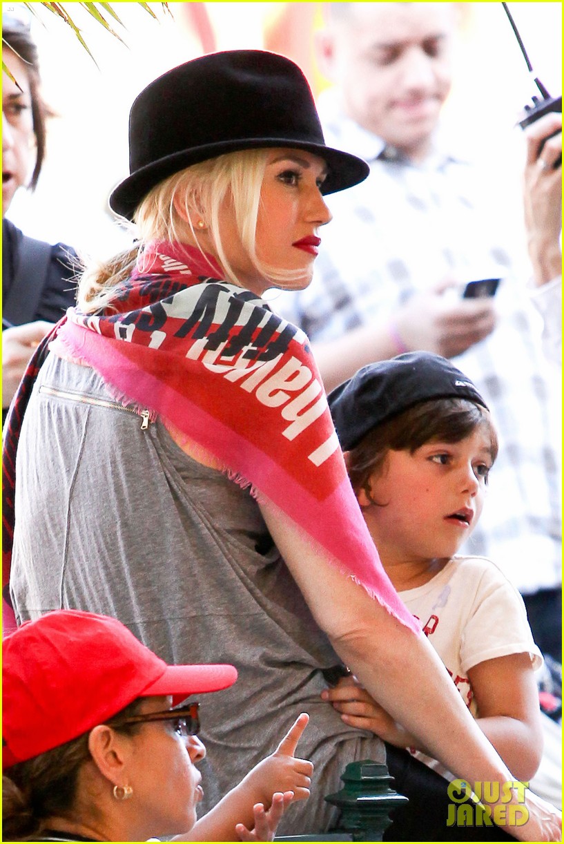 Gwen Stefani: Knott's Berry Farm with Kingston & Zuma!: Photo 2635850 ...