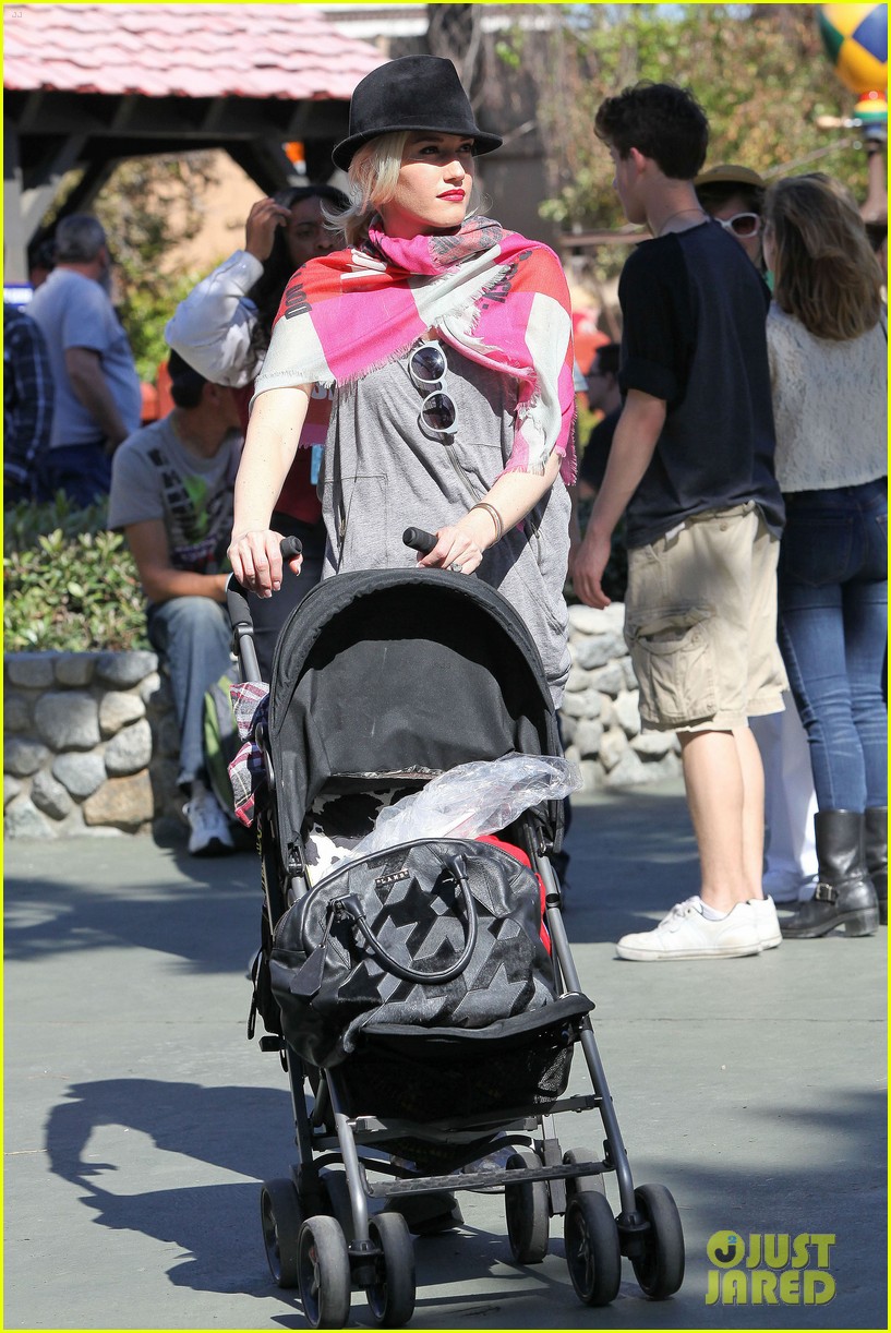 Gwen Stefani: Knott's Berry Farm with Kingston & Zuma!: Photo 2635859 ...