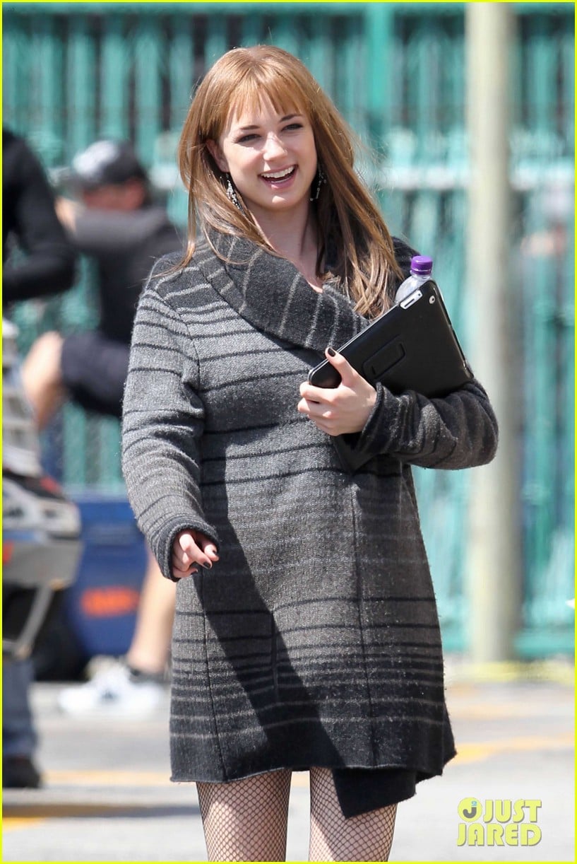 Emily VanCamp: Win a 'Revenge' Walk-On Role!: Photo 2640913 | Emily ...