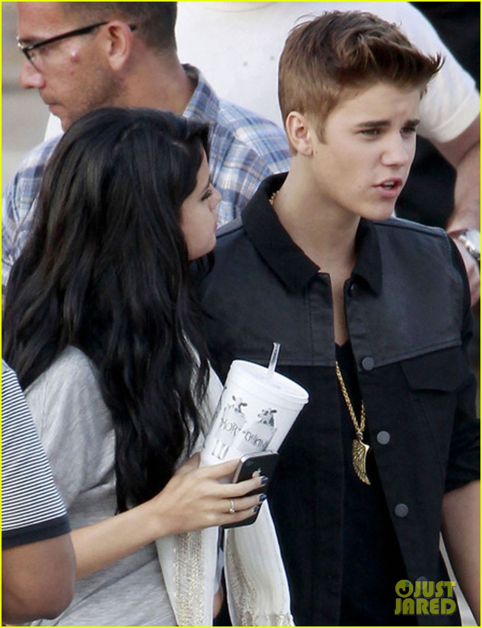 Selena Gomez & Justin Bieber: 'Boyfriend' Set Snuggles!: Photo 2652347 ...