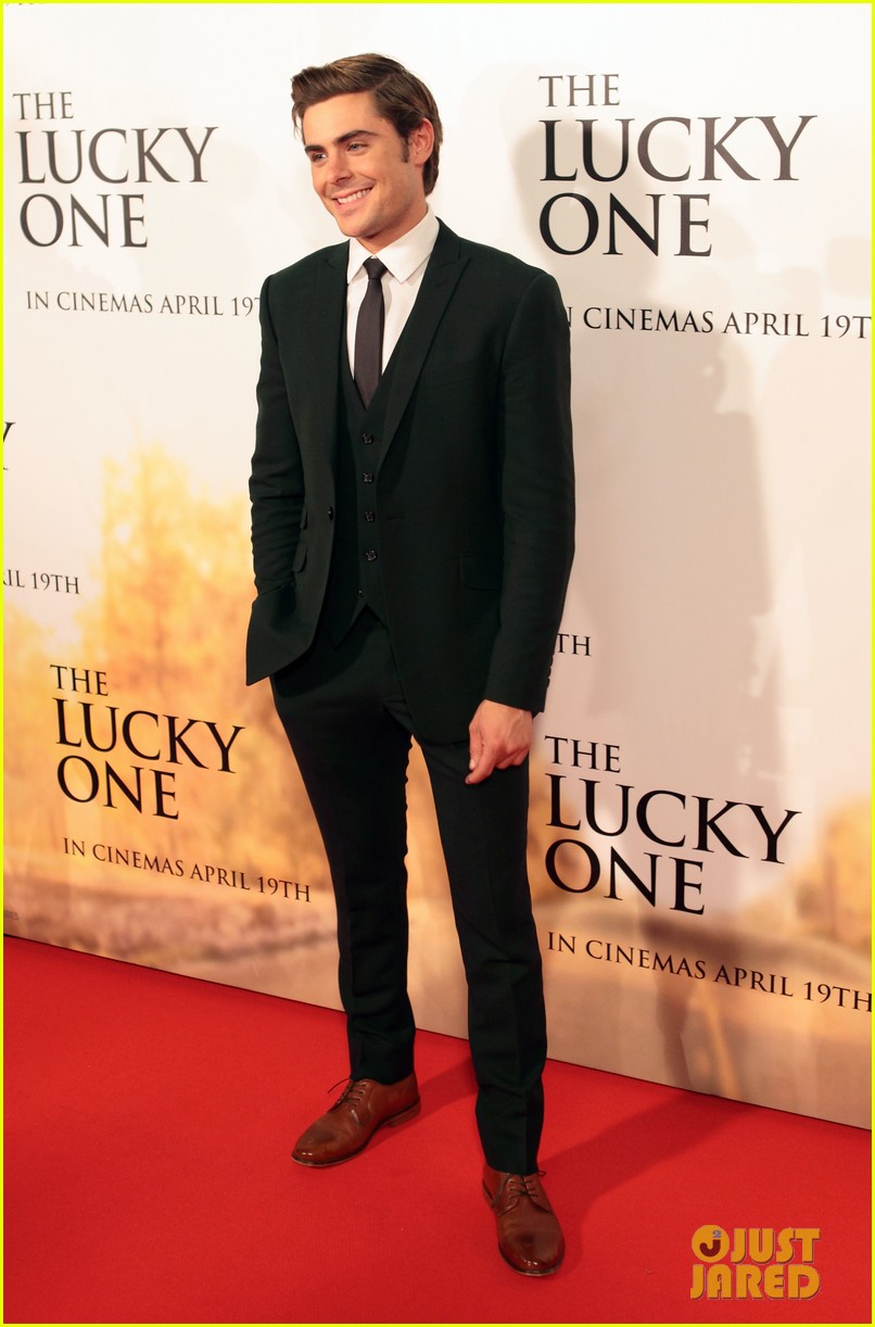 Zac Efron: 'Lucky One' Adelaide Premiere with Taylor Schilling!: Photo ...