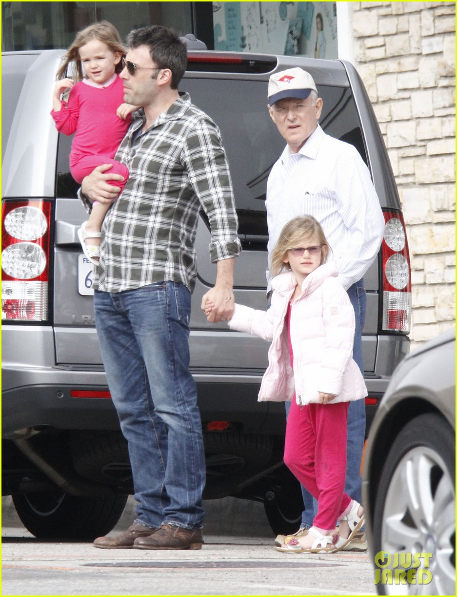 Ben Affleck & Halle Berry: Santa Monica Meetup!: Photo 2661317 | Ben ...