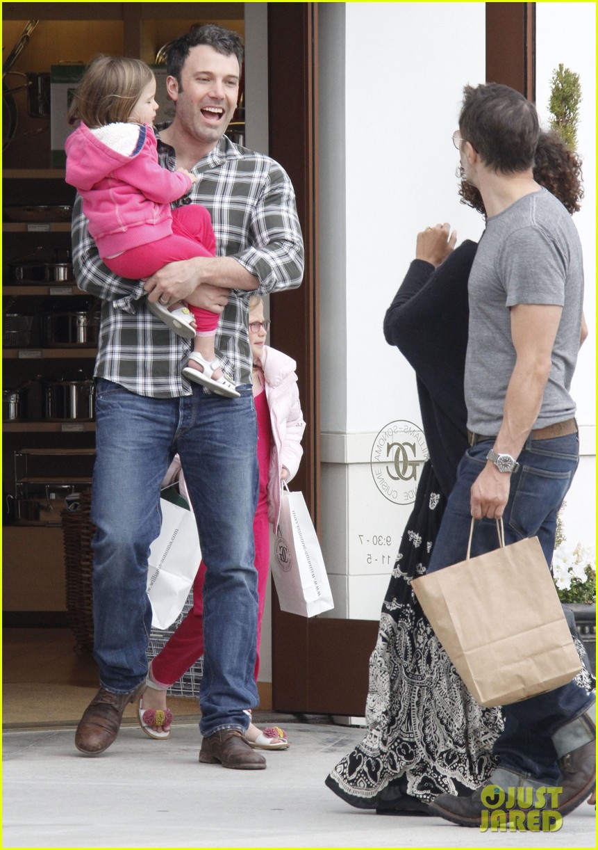 Ben Affleck & Halle Berry: Santa Monica Meetup!: Photo 2661324 | Ben ...