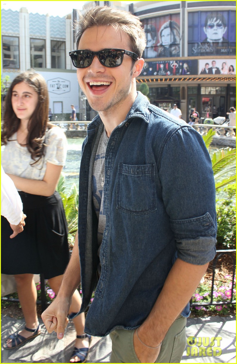 Photo: kris allen extra appearance 03 | Photo 2660875 | Just Jared ...