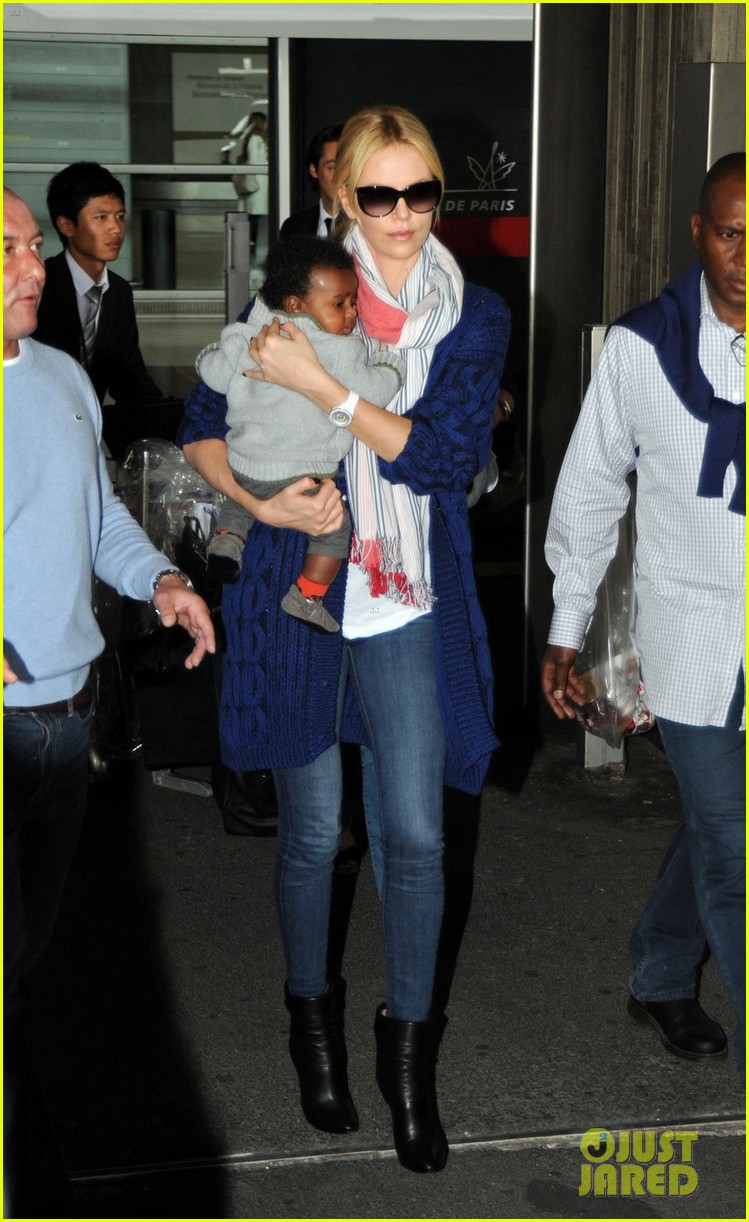 Charlize Theron & Jackson: Bonjour, Paris!: Photo 2659109 | Celebrity ...