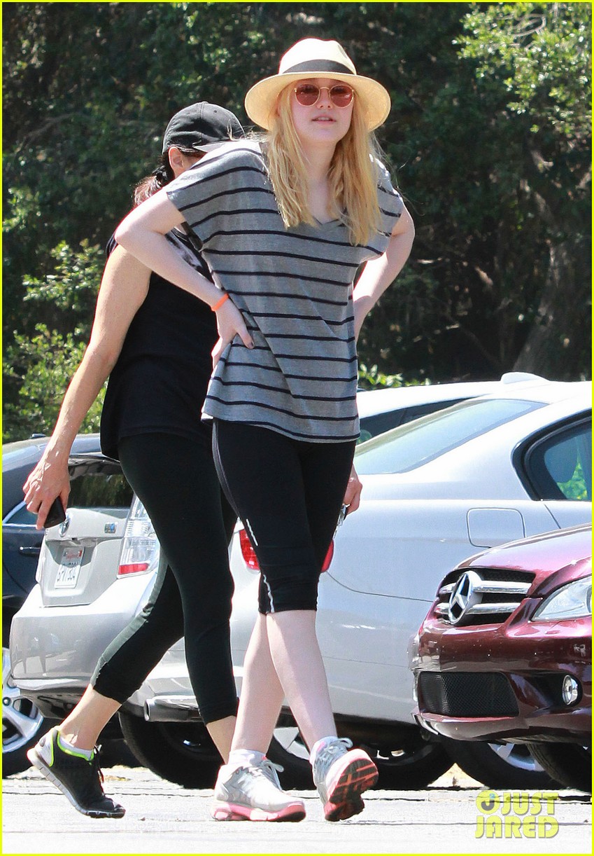 Dakota & Elle Fanning: Sunny Spring Saturday!: Photo 2661498 | Dakota ...