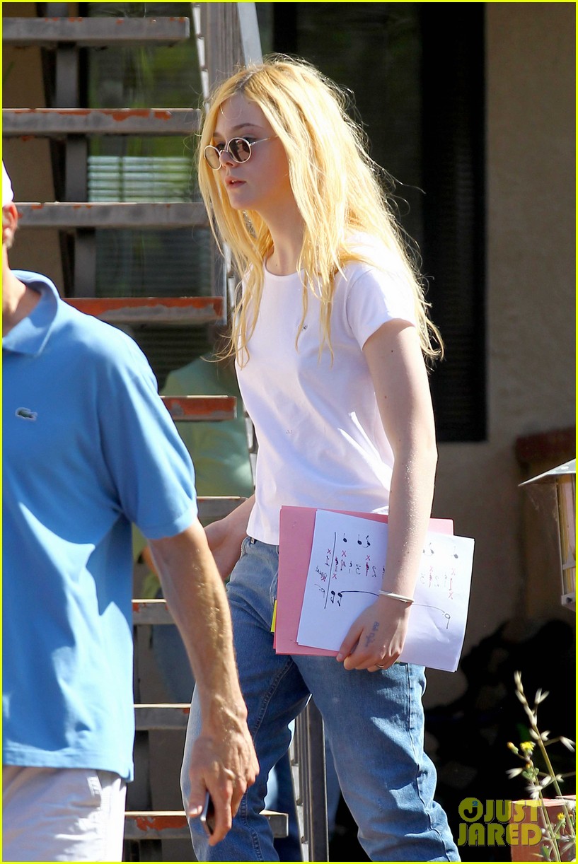 Dakota & Elle Fanning: Sunny Spring Saturday!: Photo 2661504 | Dakota ...