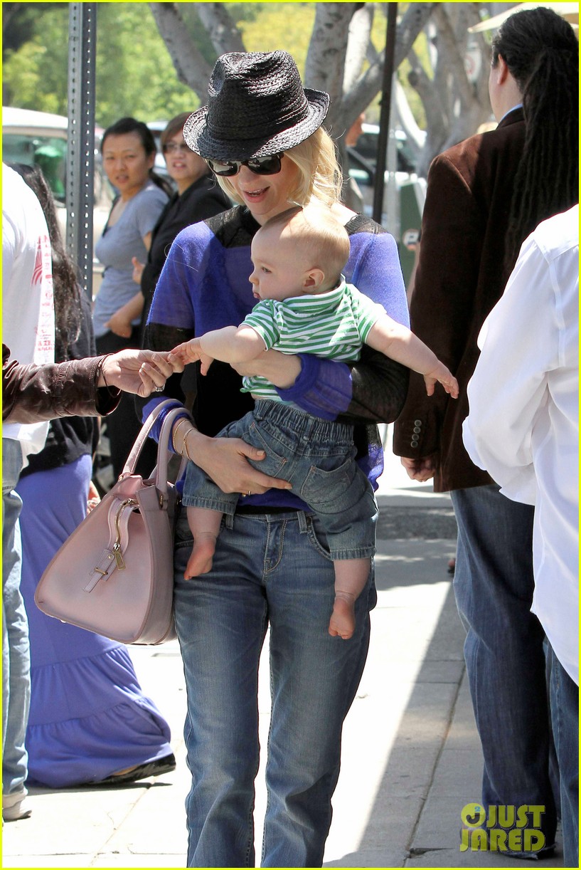 January Jones & Baby Xander: Friday Lunch: Photo 2660662 | Celebrity ...