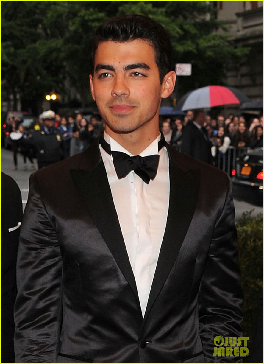 Jonas Brothers - Met Ball 2012: Photo 2658820 | Joe Jonas, Jonas ...