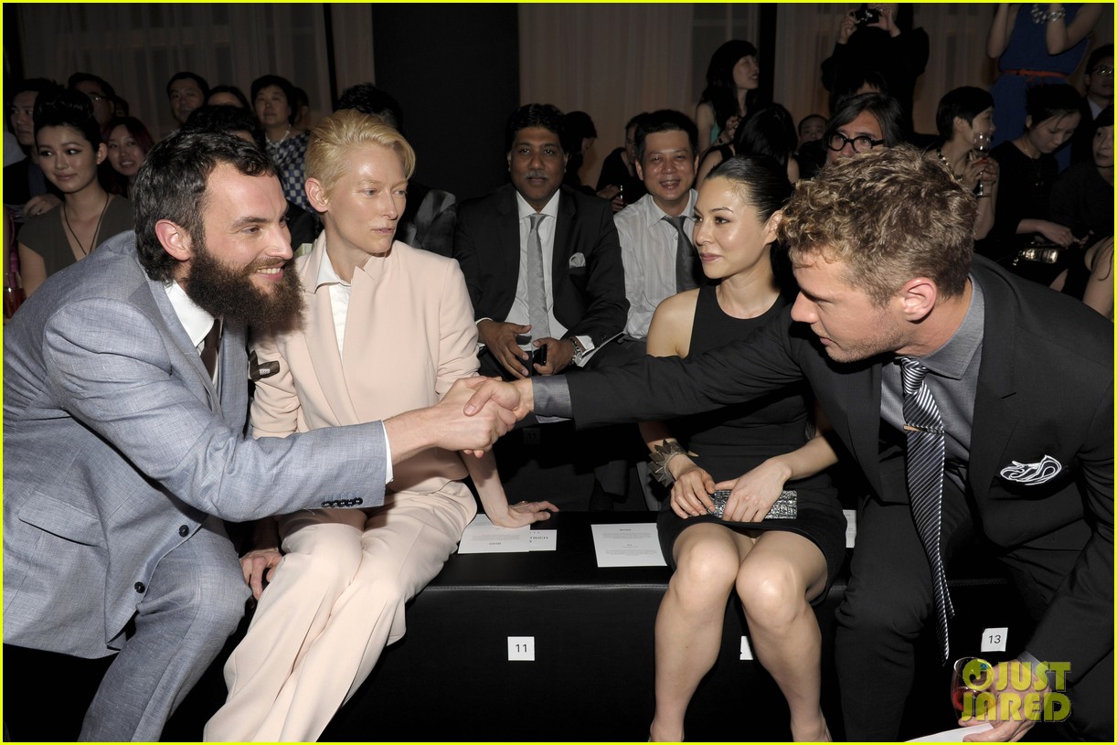 Tilda Swinton & Ryan Phillippe: BOSS Black Fashion Show!: Photo 2664266 ...