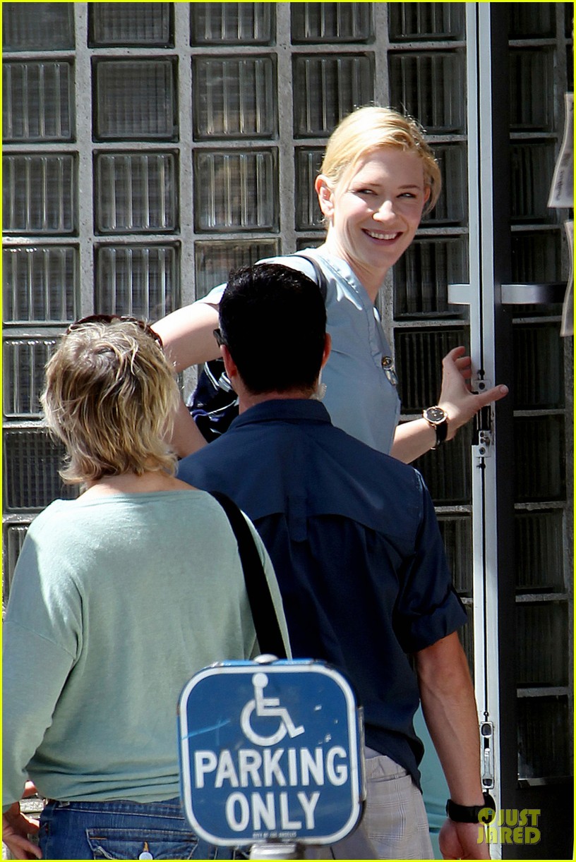 Cate Blanchett Scrubs Up for 'Knight of Cups': Photo 2672345 | Cate ...