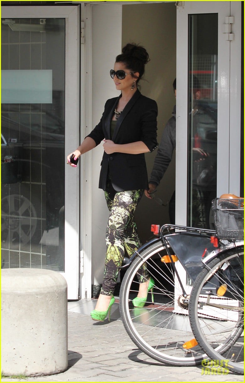 Cheryl Cole: Hair Bun in Berlin!: Photo 2678267 | Cheryl Cole Photos ...