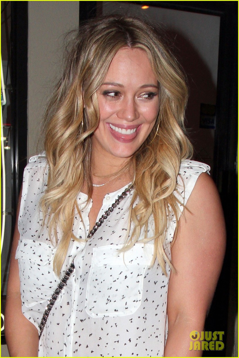Hilary Duff: Rock And Reilly's with Mike Comrie!: Photo 2675747 ...