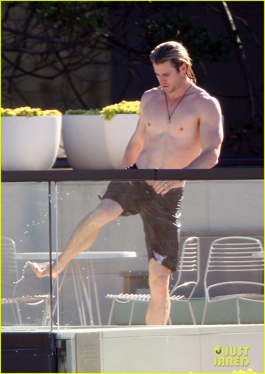 Chris Hemsworth: Shirtless in Sydney!: Photo 2676510 | Chris Hemsworth ...