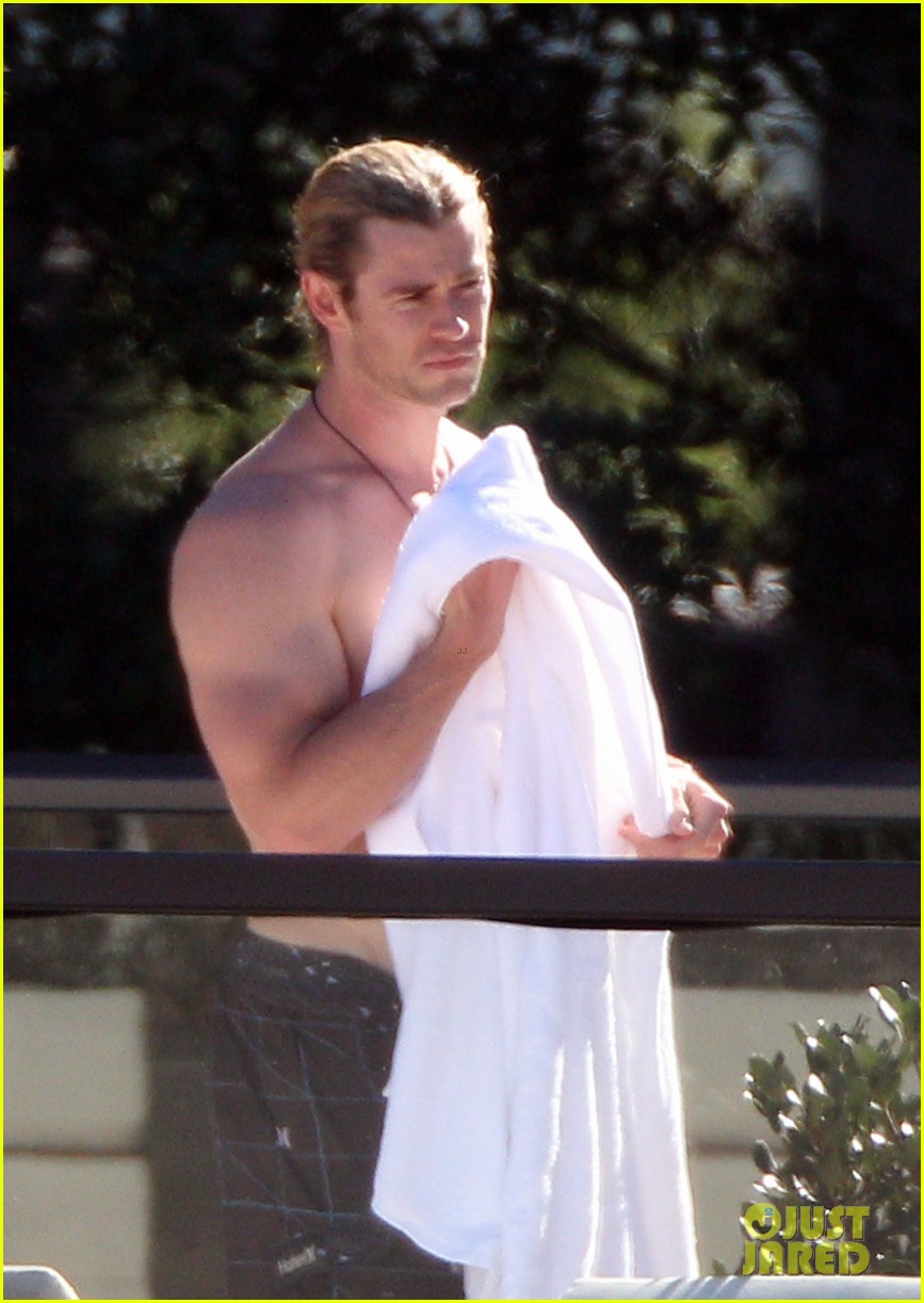 Chris Hemsworth: Shirtless in Sydney!: Photo 2676513 | Chris Hemsworth ...