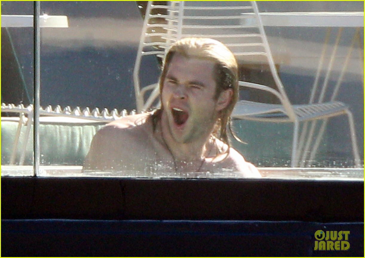 Chris Hemsworth: Shirtless in Sydney!: Photo 2676515 | Chris Hemsworth ...