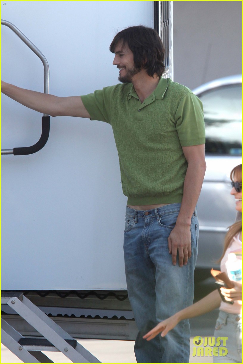 Ashton Kutcher: 'jObs' High Fives!: Photo 2674743 | Ashton Kutcher ...