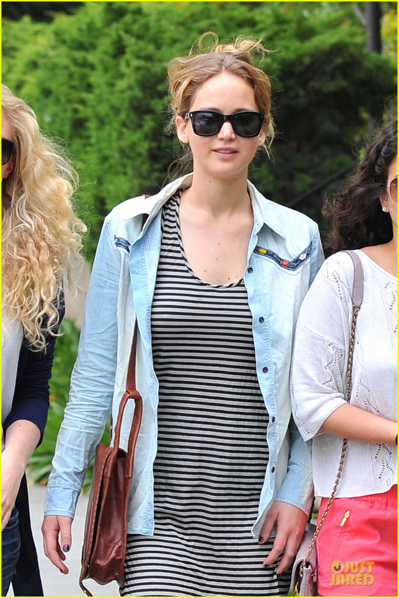 Emma Stone Finds Inspiration in Jennifer Lawrence: Photo 2674554 ...