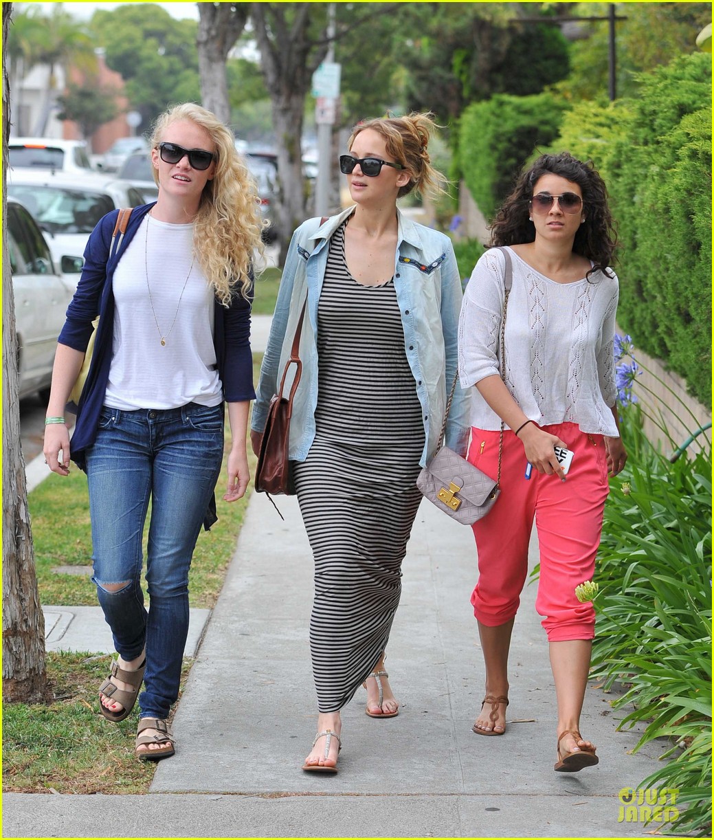 Emma Stone Finds Inspiration in Jennifer Lawrence: Photo 2674563 ...