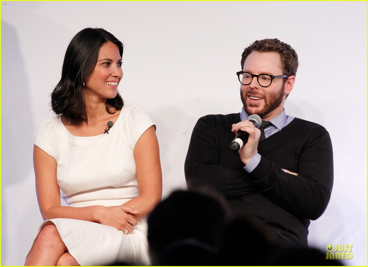 Olivia Munn & Julia Louis-Dreyfus: Airtime Launch!: Photo 2670985 | Ed ...