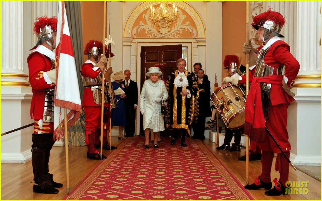 President Obama Sends 'Heartfelt Congratulations' to The Queen: Photo ...