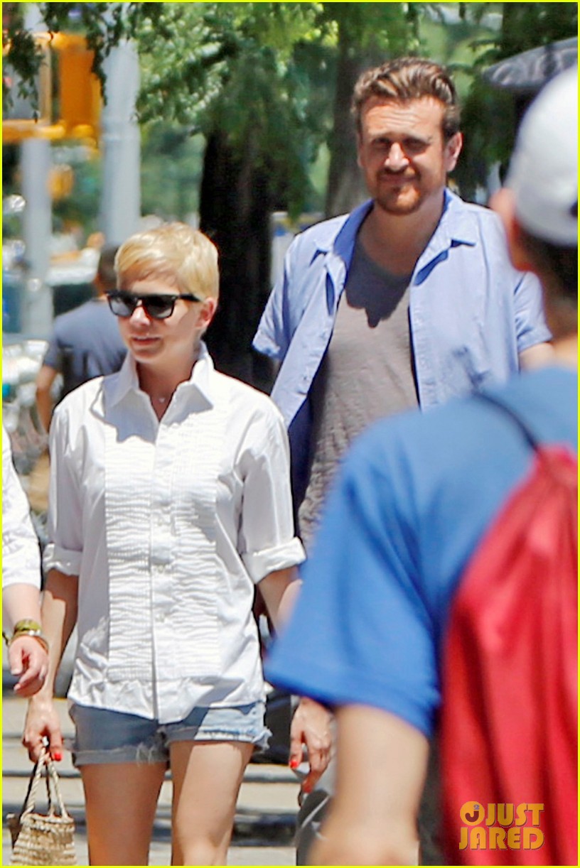 Michelle Williams & Jason Segel: NYC Stroll: Photo 2679189 | Jason ...
