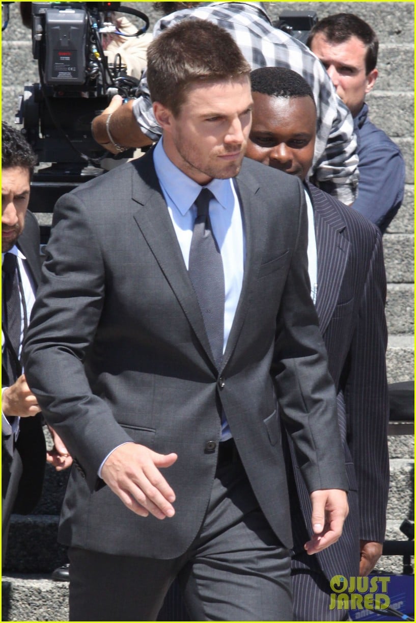 Stephen Amell Suits Up on 'Arrow' Set: Photo 2692450 | Photos | Just ...